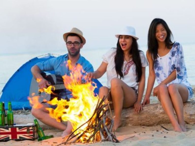 32 Beach Bonfire Outfit Ideas: Perfect Styles For A Cozy Night By The ...